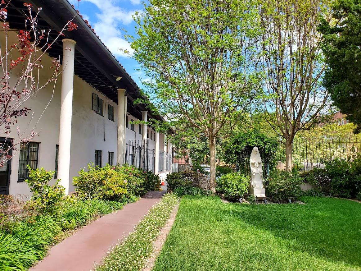 Unveiling the Rich Hollywood History of Beachwood Canyon